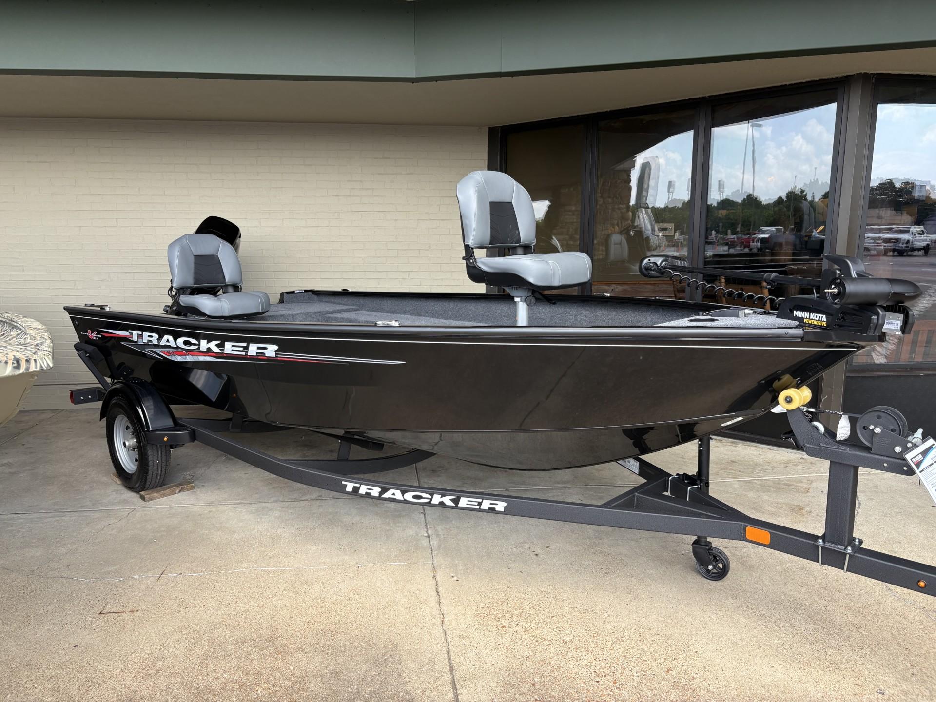 2025 TRACKER SUPER GUIDE V-16 T | Bass Pro Shops